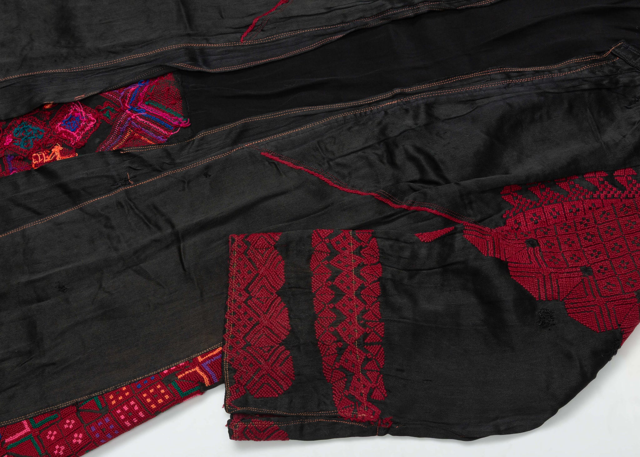 Pre 1967 Ramallah Palestinian Thobe - 4'1 x 4'8 – HEIRLOOM