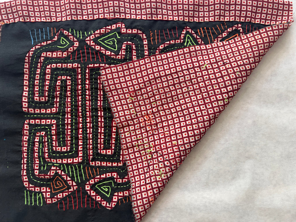 Snakes Guna Mola Cloth - 1' x 1'4 – HEIRLOOM