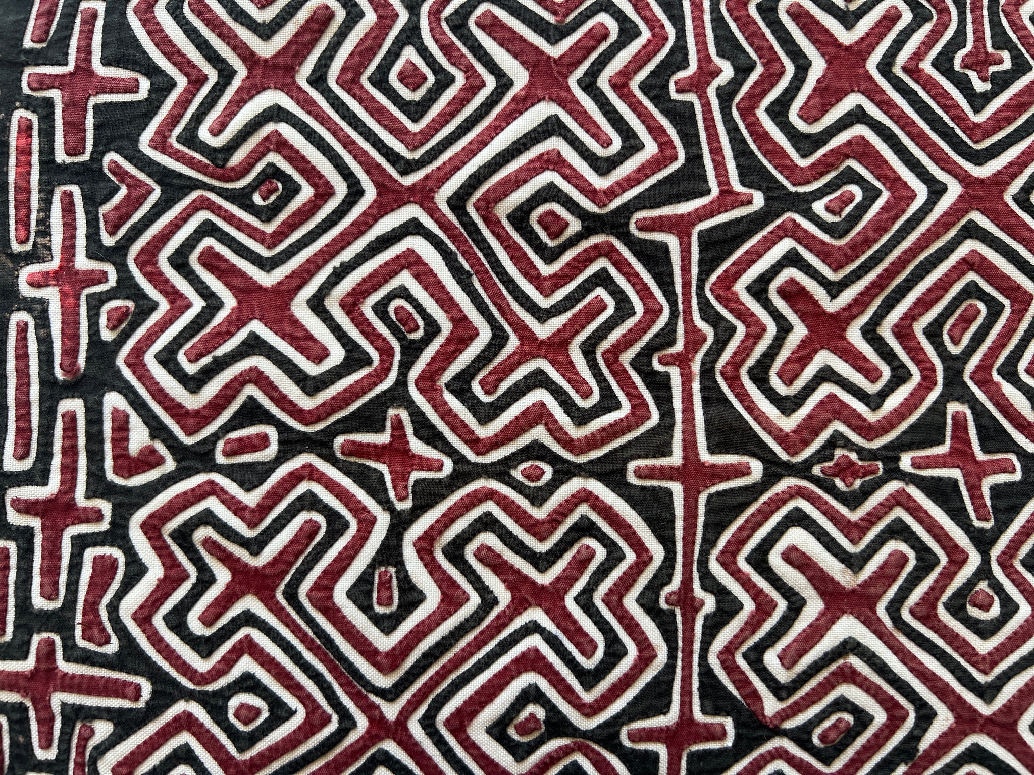 X's Guna Mola Cloth - 1' x 1'3 – HEIRLOOM