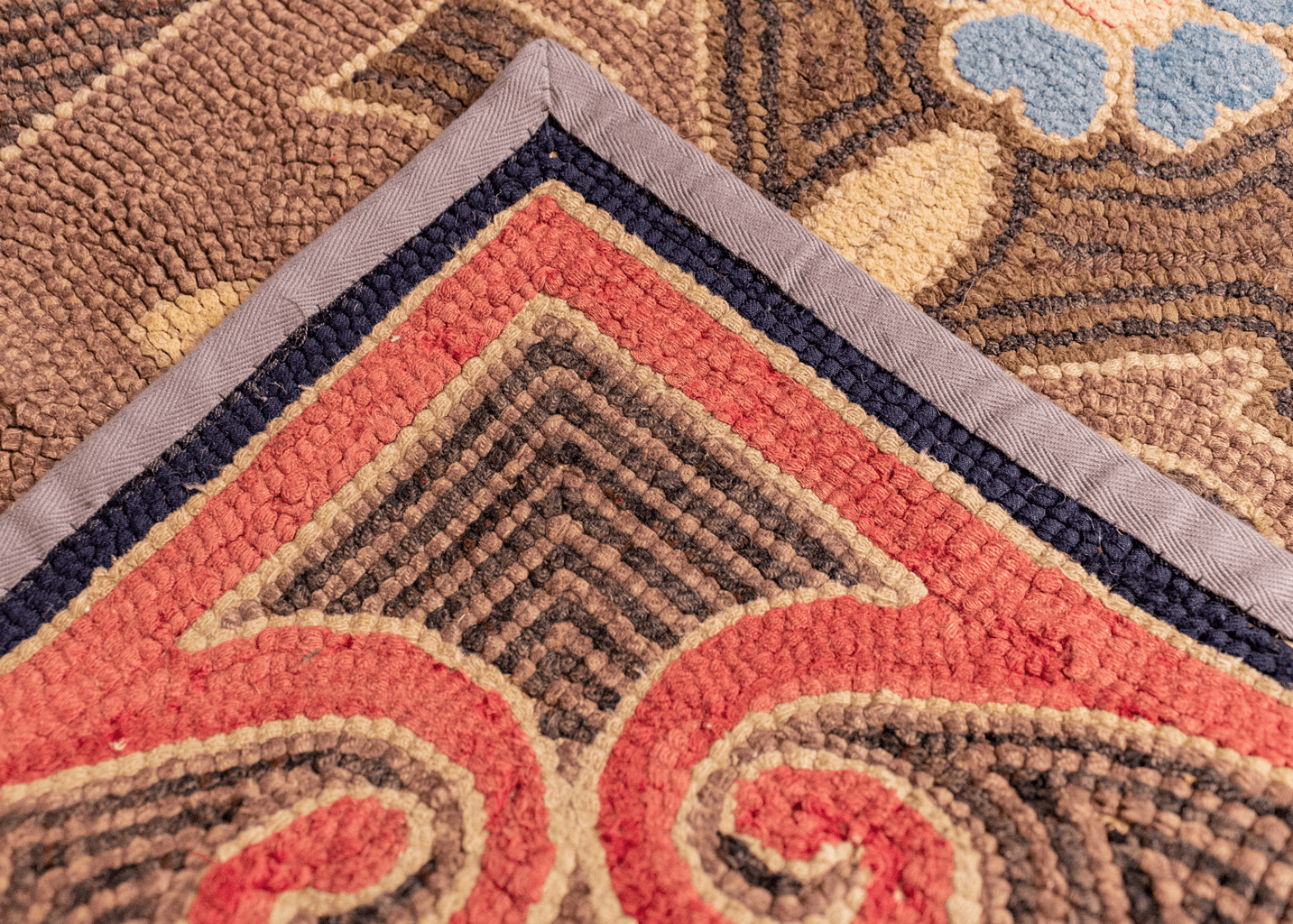 Vintage American Hook Rug - 2'7 x 4'4 – HEIRLOOM